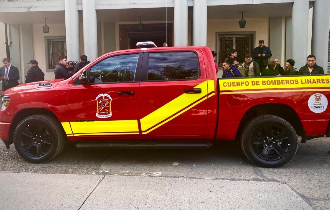Cuerpo de Bomberos de Linares cuenta con nuevo vehículo para atender emergencias - Linares en Línea